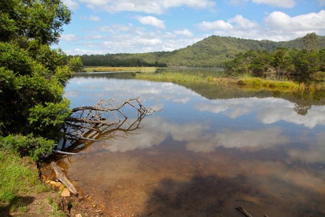 Locations Hub - Lake Yarrunga