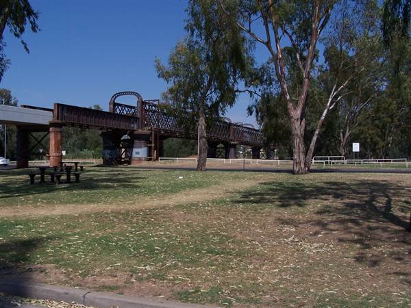 Locations Hub - Macquarie River Rail Bridge Dubbo